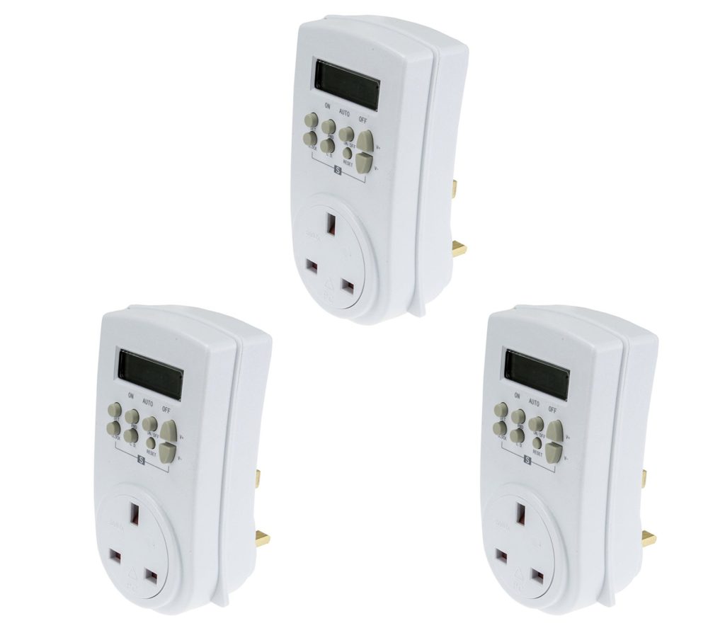 Wickes Electronic Digital Timer Mains Socket Plug-in with LCD Display ...
